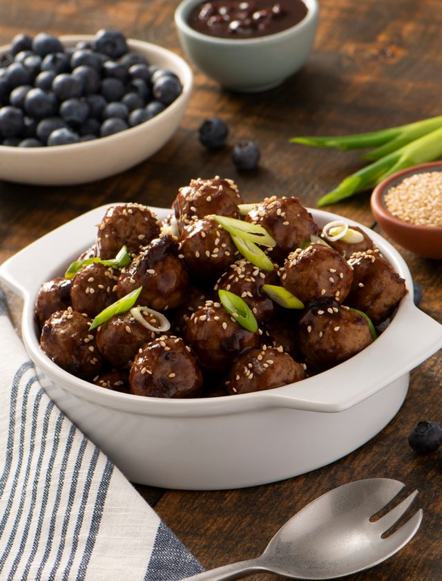 Slow Cooker Meatballs with Blueberry Sriracha Sauce - Blueberry.org